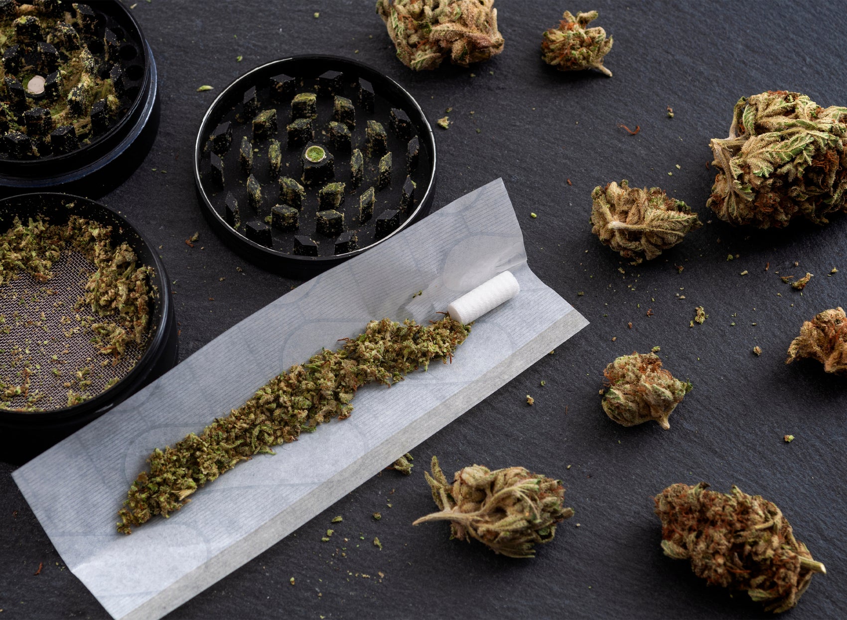 How Are Rolling Papers Produced And What Are They Made Of?