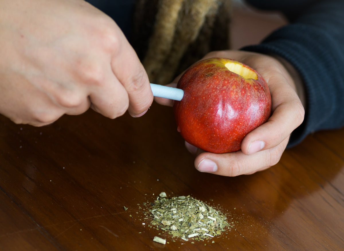 Apple Bong DIY: How to Make Apple Pipes For Smoking Weed