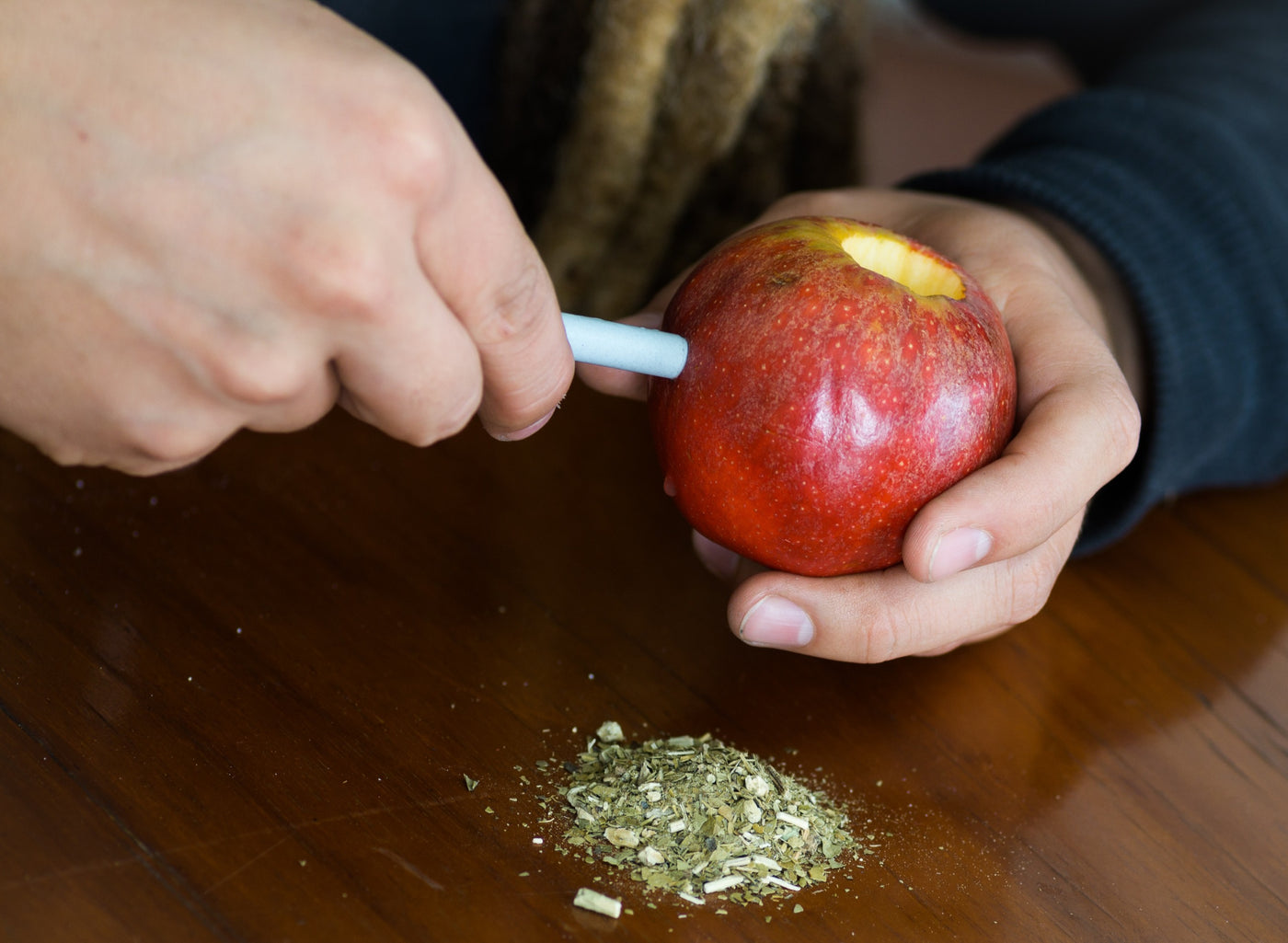 Apple Bong DIY: How to Make Apple Pipes For Smoking Weed